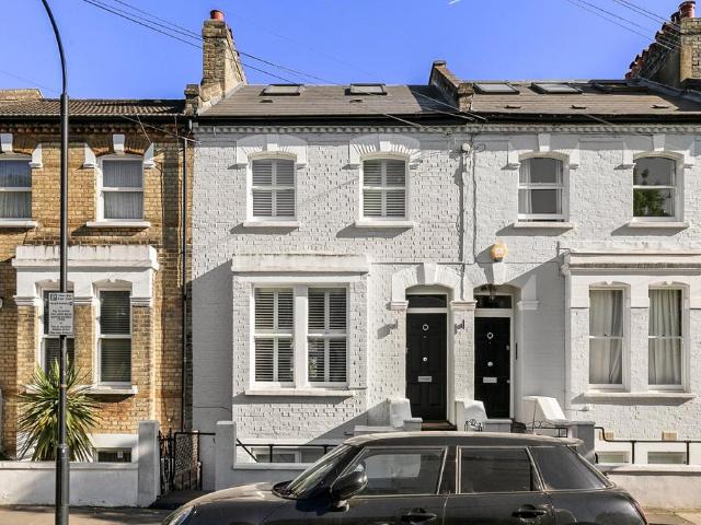 3 bedroom maisonette for sale