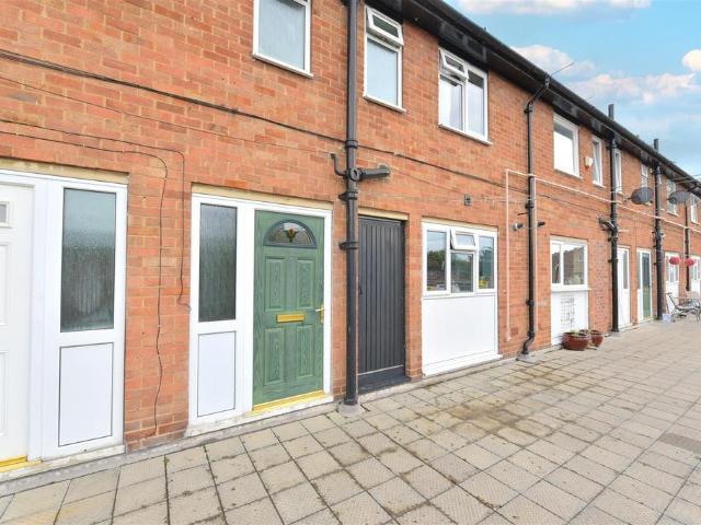 3 bedroom maisonette for sale