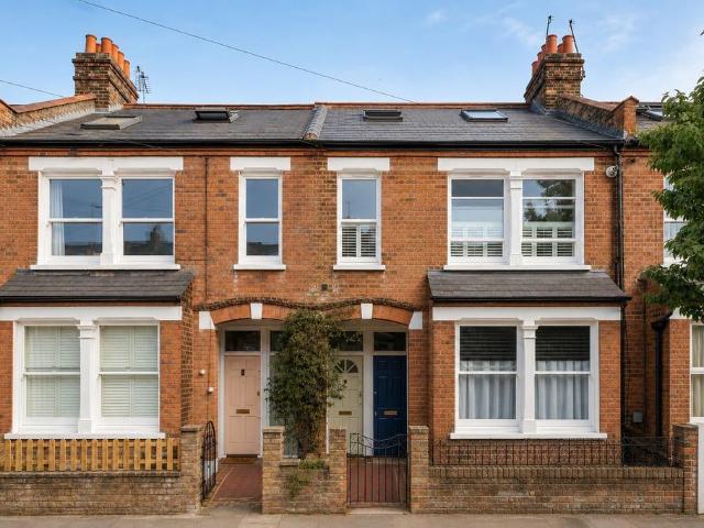 3 bedroom maisonette for sale