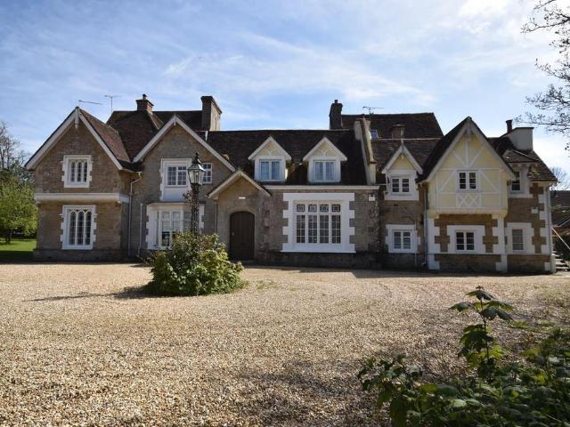 3 bedroom maisonette for sale