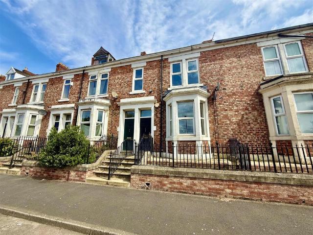 3 bedroom maisonette for sale