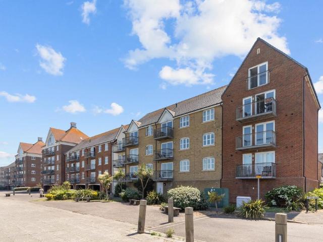 3 bedroom maisonette for sale