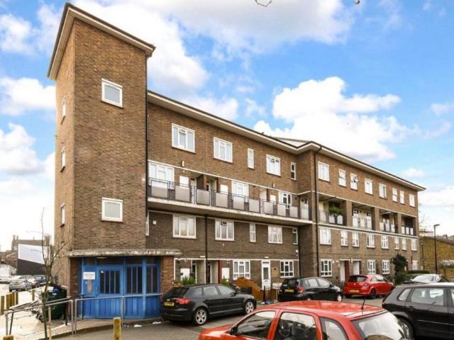 3 bedroom maisonette for sale