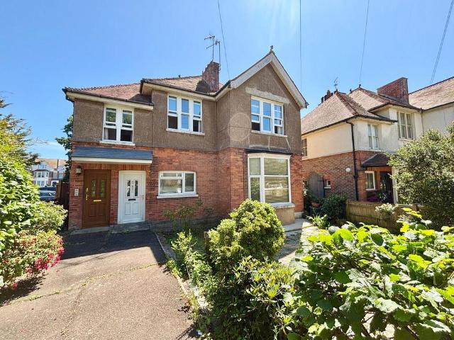 3 bedroom maisonette for sale
