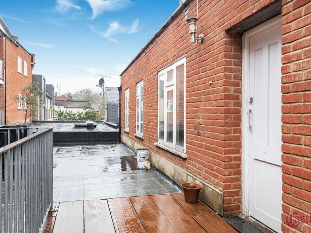3 bedroom maisonette for sale
