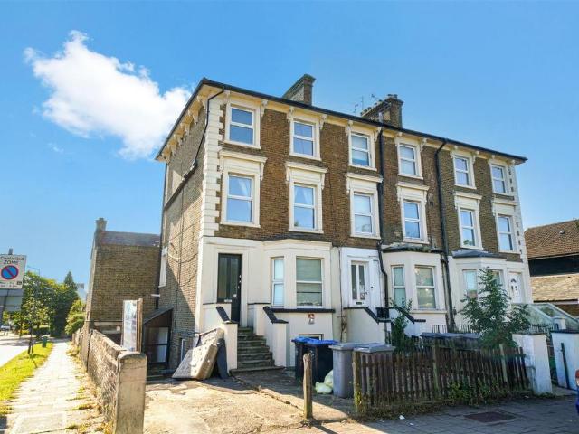 3 bedroom maisonette for sale