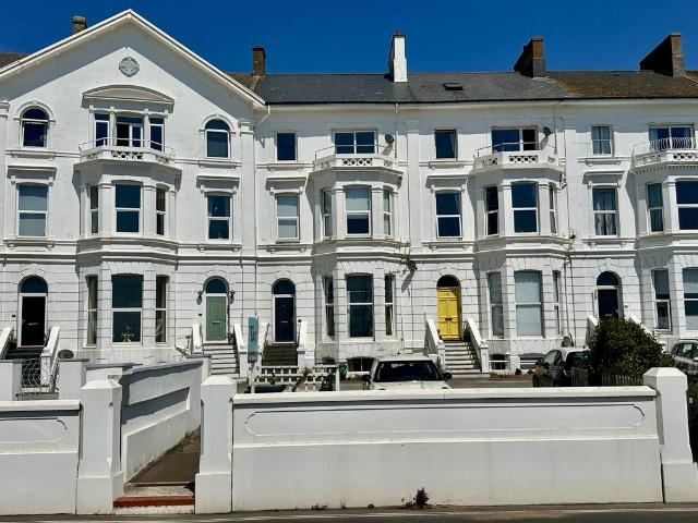 3 bedroom maisonette for sale