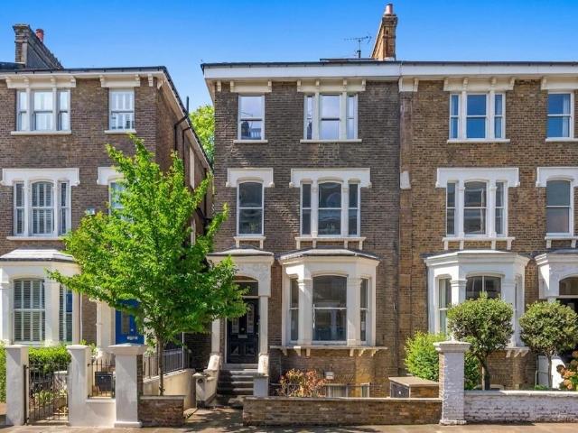 3 bedroom maisonette for sale