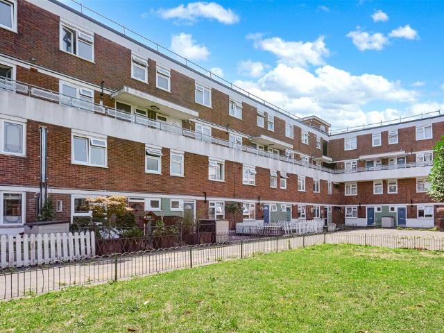 3 bedroom maisonette for sale