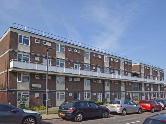 3 bedroom maisonette for sale