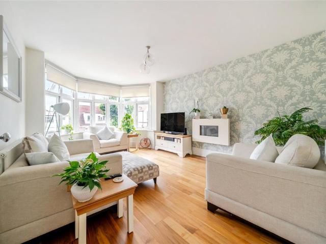 3 bedroom maisonette for sale