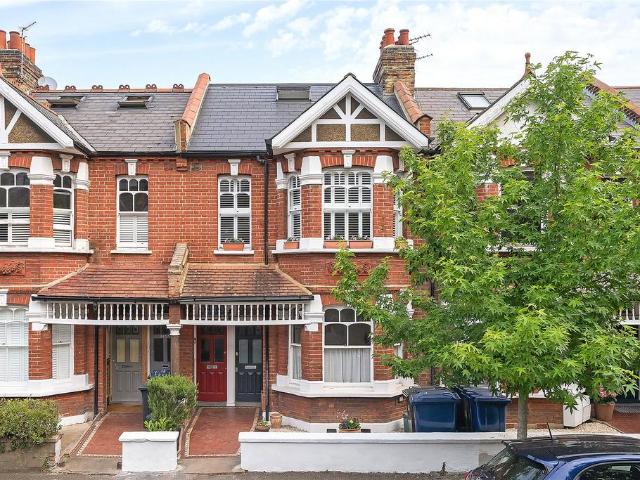 3 bedroom maisonette for sale