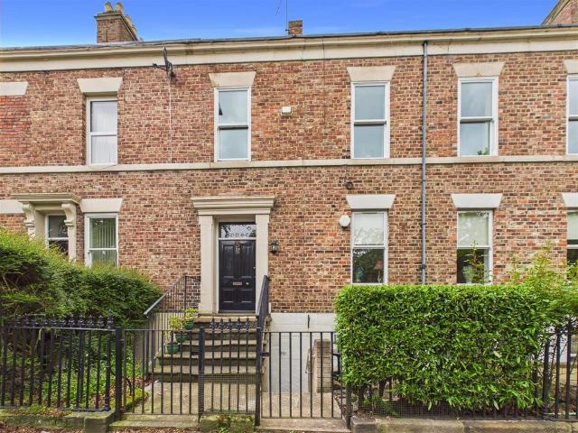 3 bedroom maisonette for sale