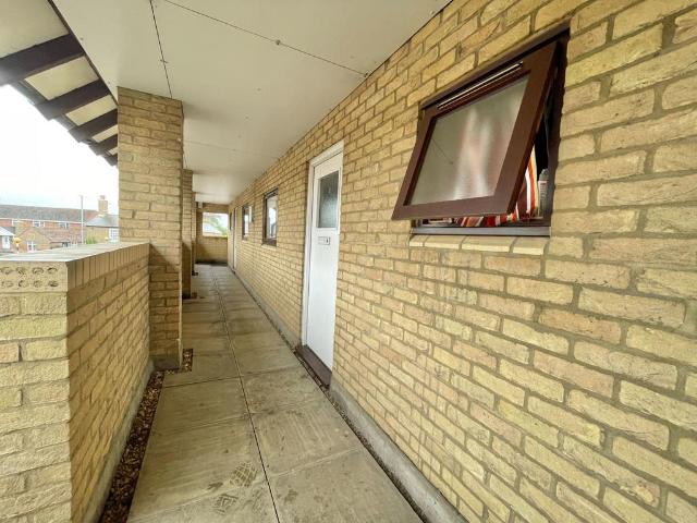 3 bedroom maisonette for sale
