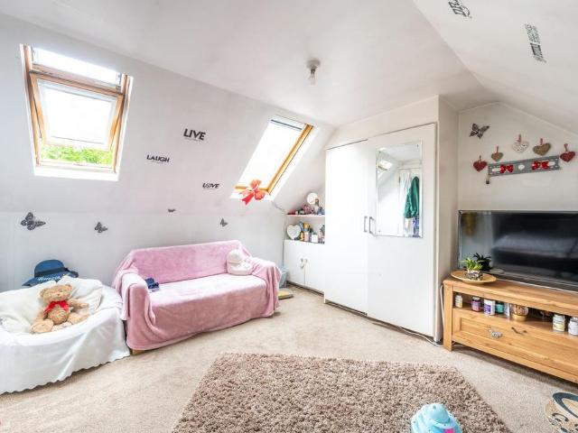3 bedroom maisonette for sale