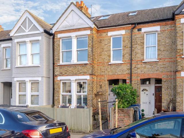 3 bedroom maisonette for sale
