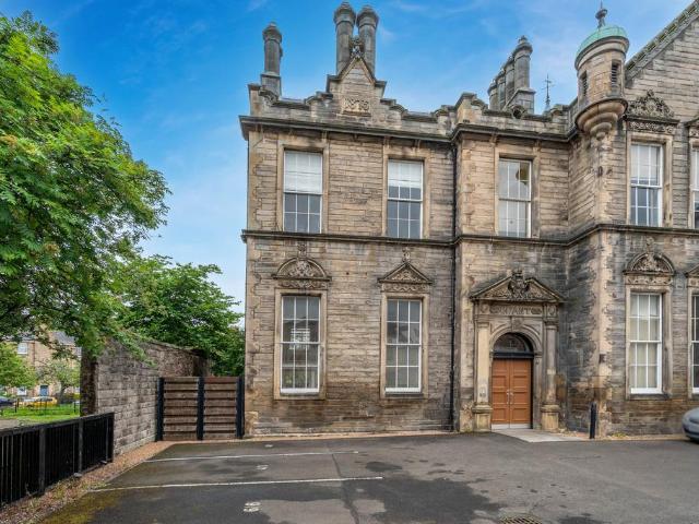 3 bedroom maisonette for sale