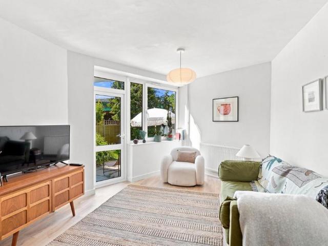 3 bedroom maisonette for sale