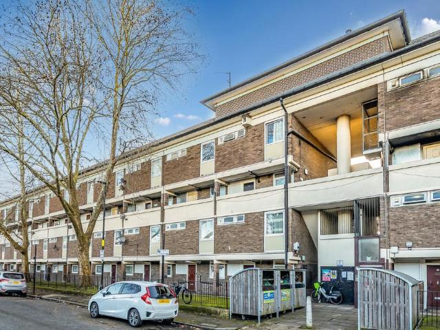 3 bedroom maisonette for sale