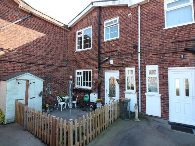 3 bedroom maisonette for sale
