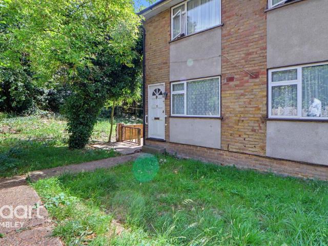 3 bedroom maisonette for sale