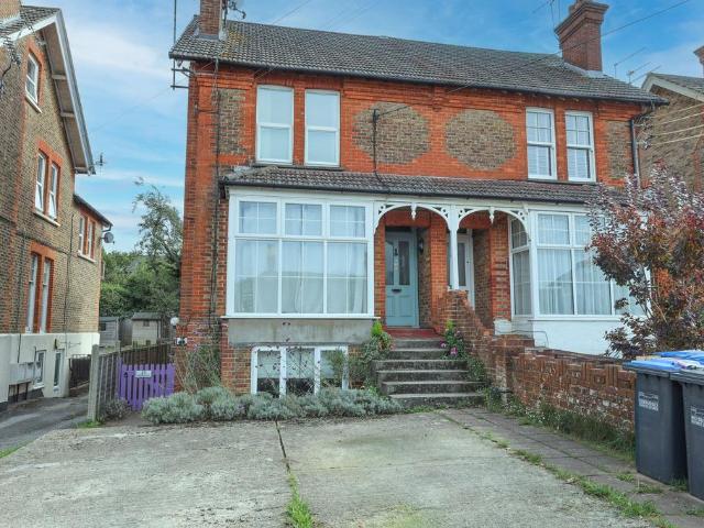 3 bedroom maisonette for sale