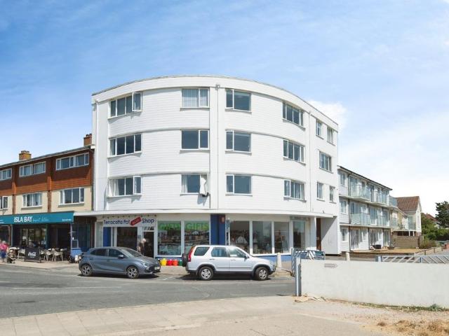 3 bedroom maisonette for sale