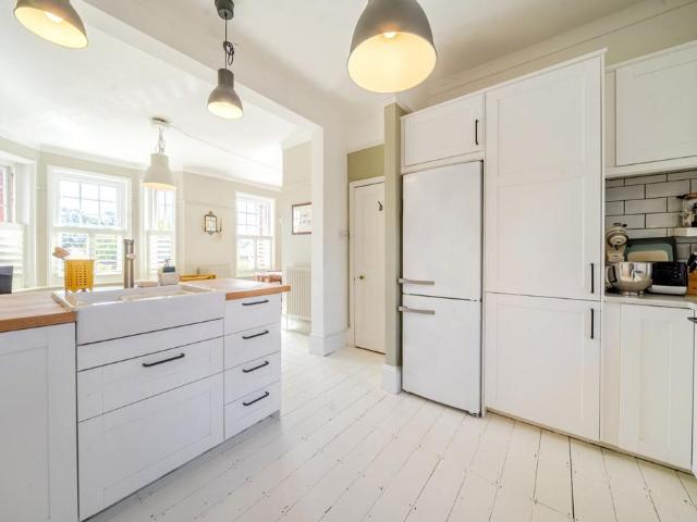 3 bedroom maisonette for sale
