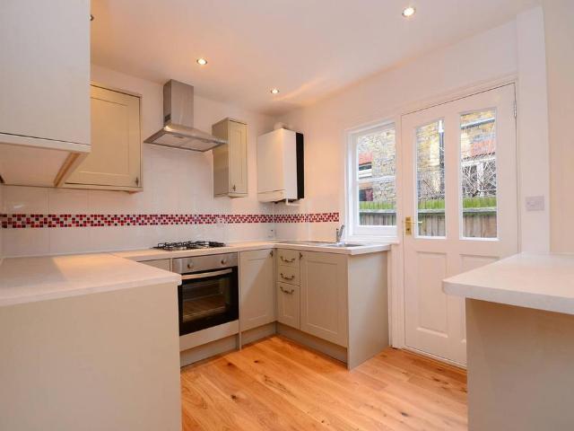 3 bedroom maisonette for sale