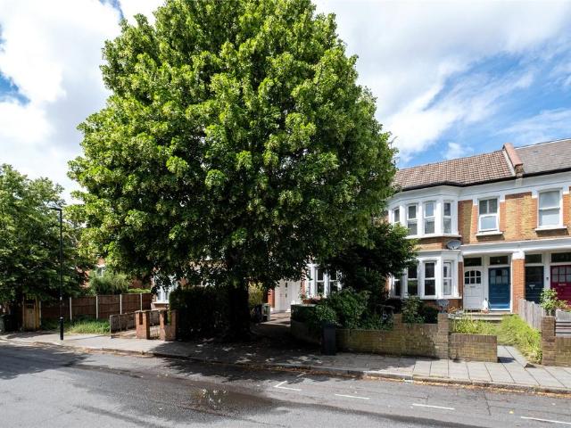 3 bedroom maisonette for sale