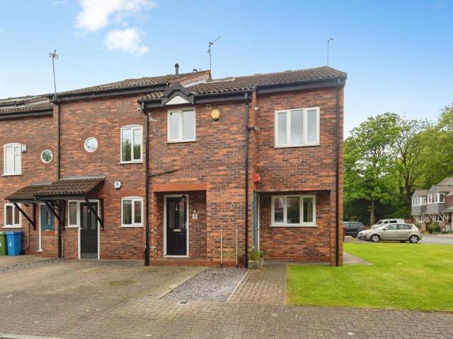3 bedroom maisonette for sale