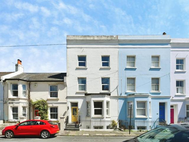 3 bedroom maisonette for sale