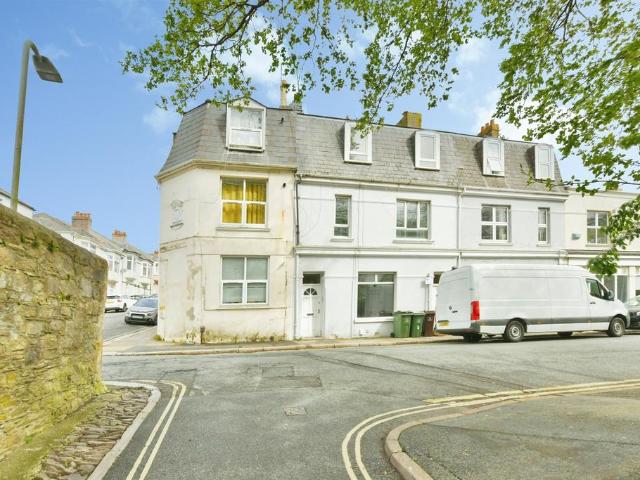 3 bedroom maisonette for sale