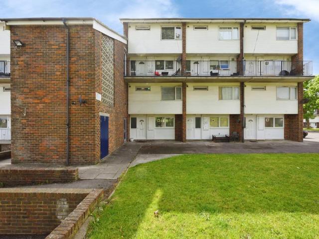 3 bedroom maisonette for sale