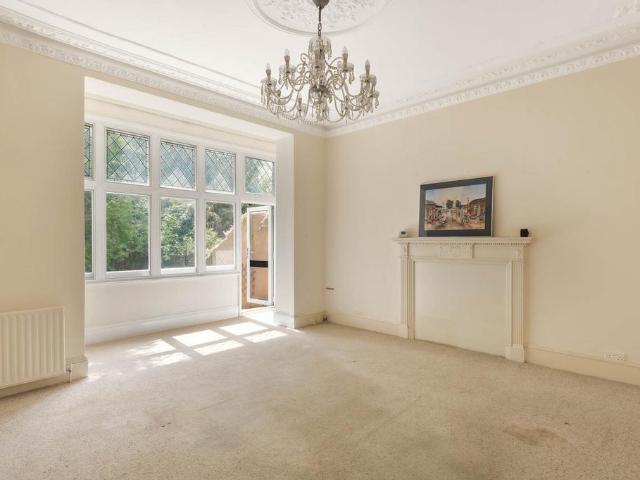 3 bedroom maisonette for sale