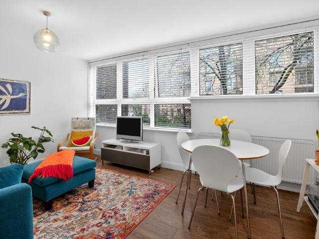 3 bedroom maisonette for sale