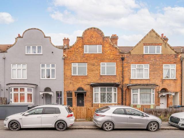 3 bedroom maisonette for sale