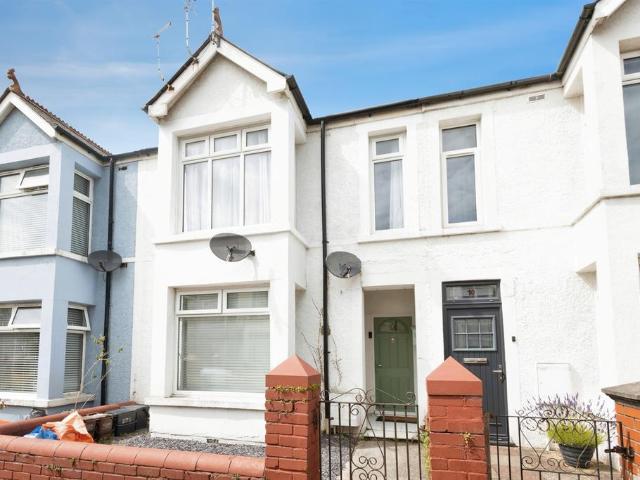 3 bedroom maisonette for sale