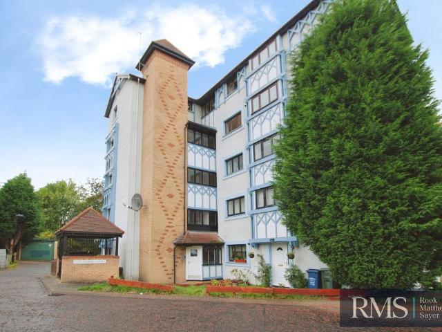 4 bedroom maisonette for sale