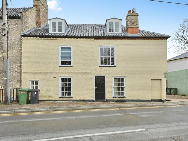 3 bedroom maisonette for sale