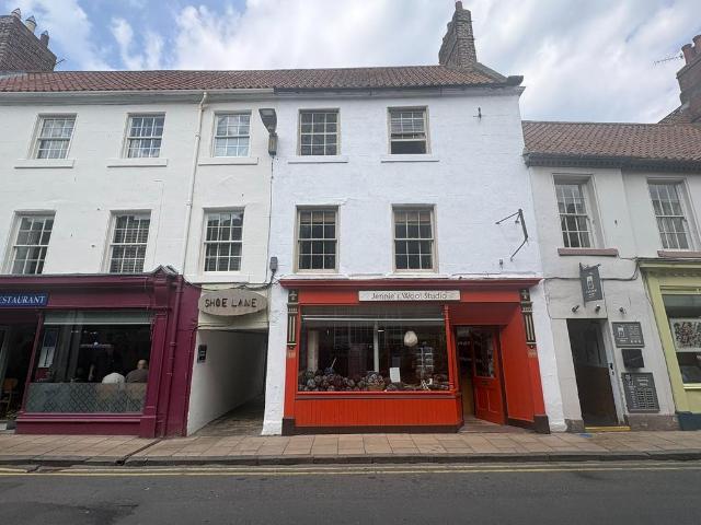 3 bedroom maisonette for sale