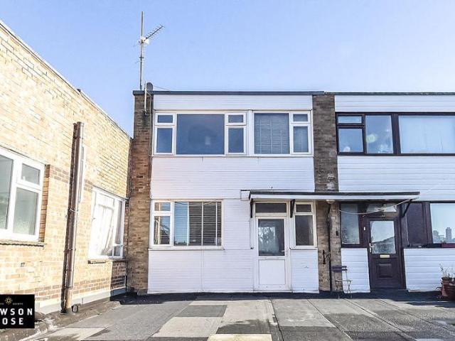3 bedroom maisonette for sale