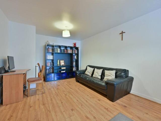 3 bedroom maisonette for sale