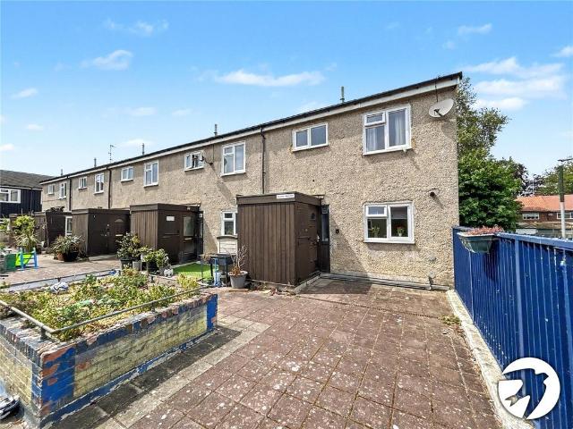 3 bedroom maisonette for sale