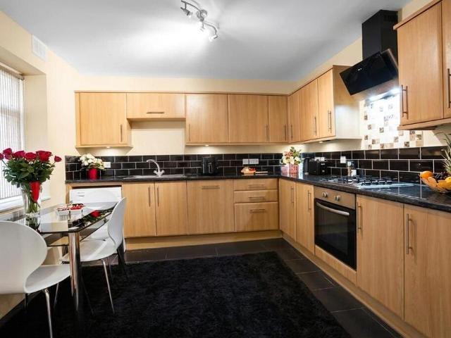 3 bedroom maisonette for sale