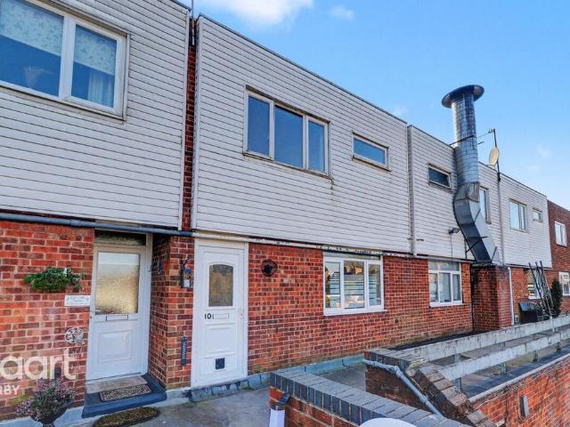 3 bedroom maisonette for sale