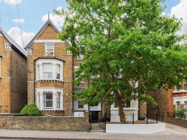 3 bedroom maisonette for sale