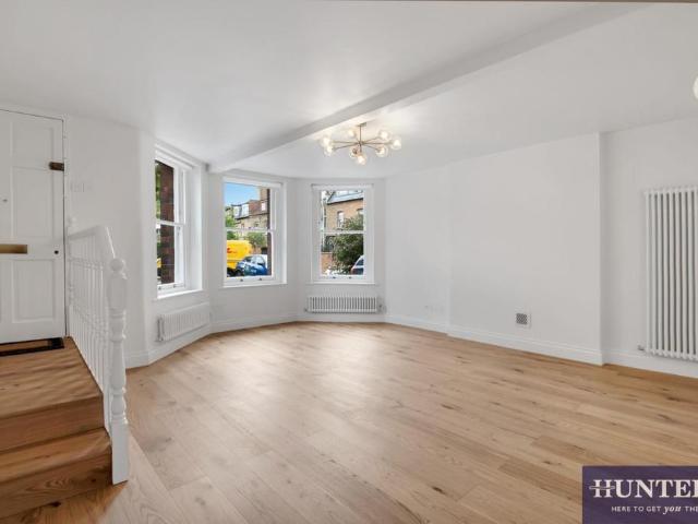 3 bedroom maisonette for sale