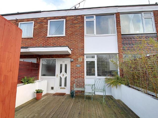 3 bedroom maisonette for sale