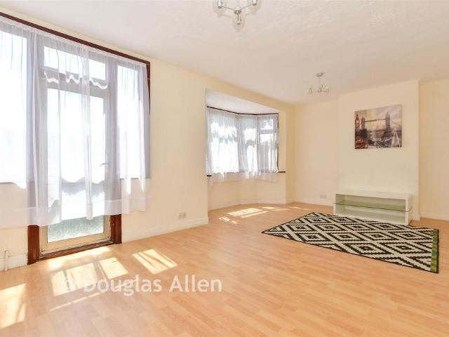 3 bedroom maisonette for sale